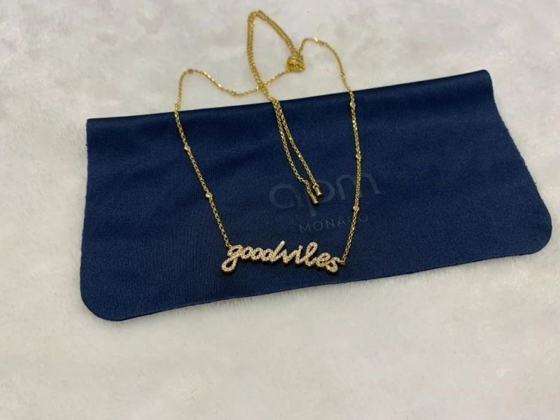 Indistinguishable Apm Necklaces