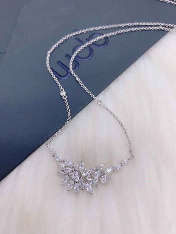 Accurate model Apm Necklaces