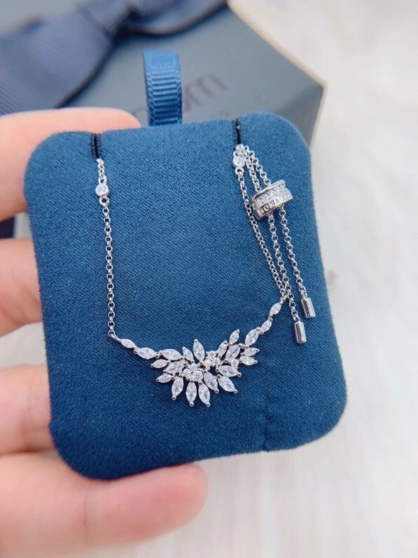 Accurate model Apm Necklaces