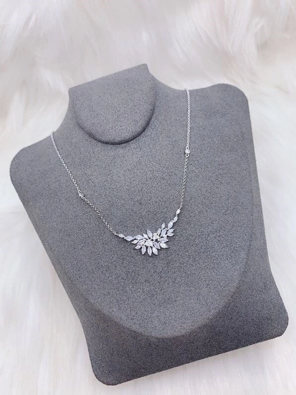Accurate model Apm Necklaces