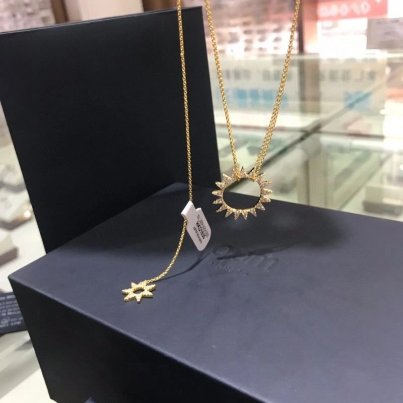 Indistinguishable Apm Necklaces