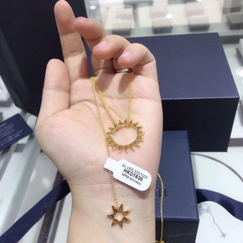 Indistinguishable Apm Necklaces
