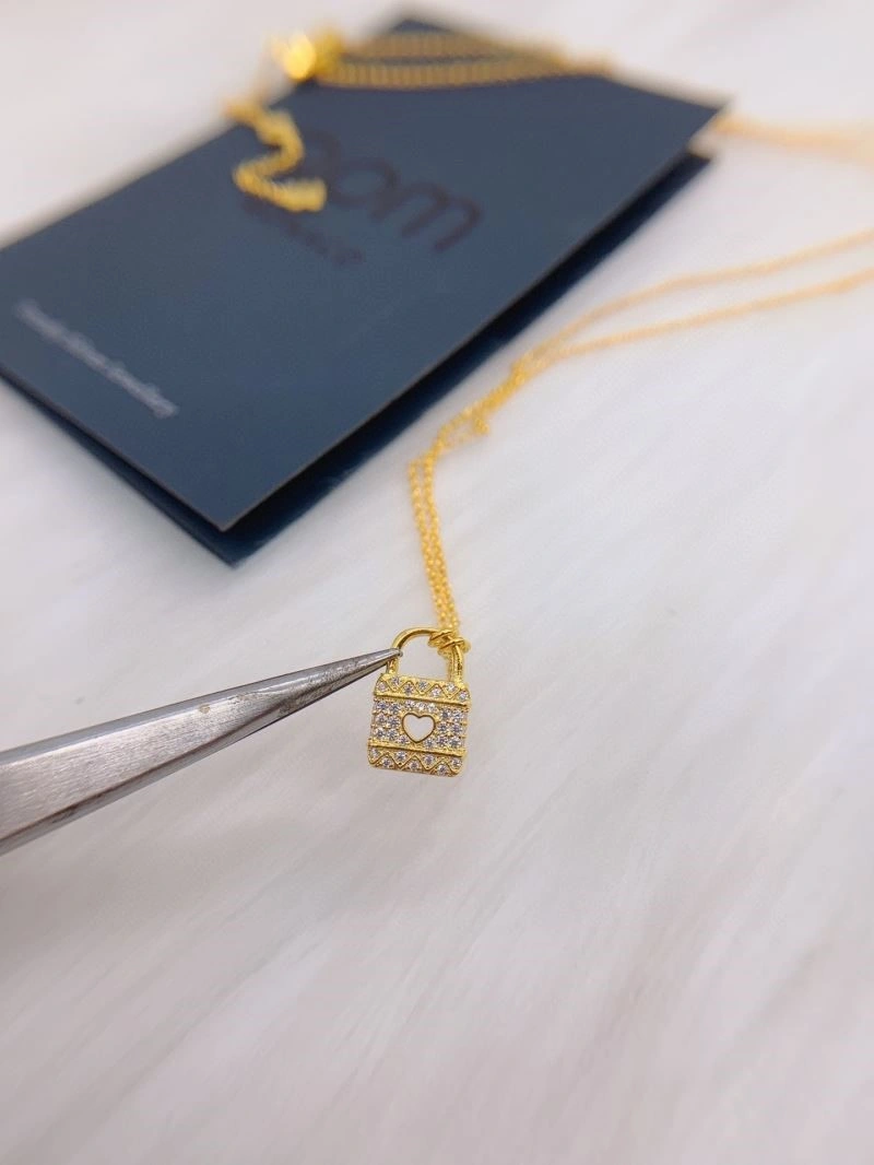 Bargain Apm Necklaces