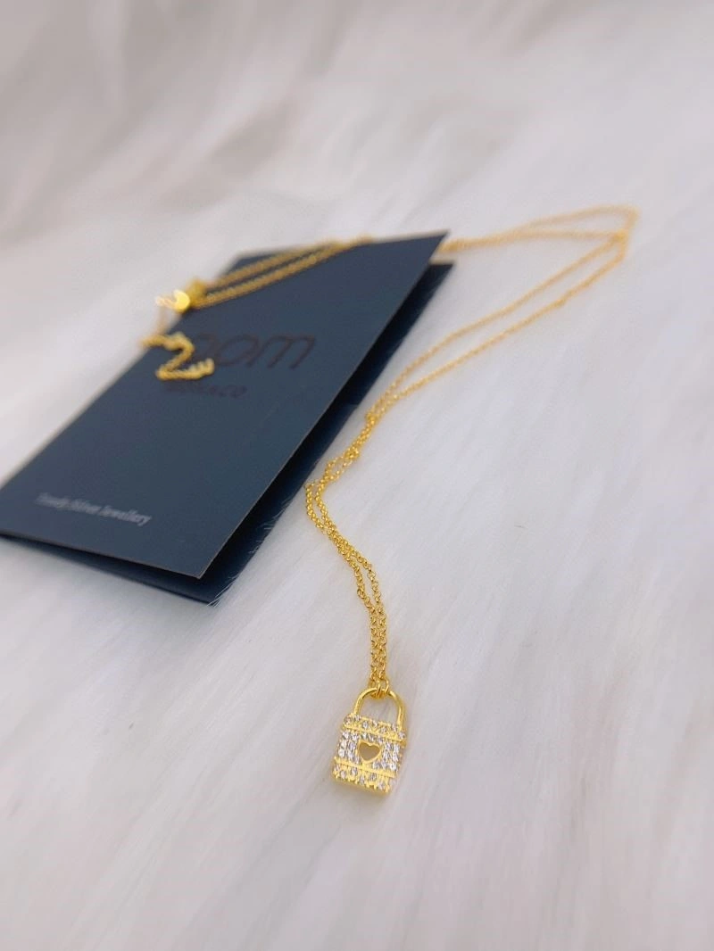 Bargain Apm Necklaces