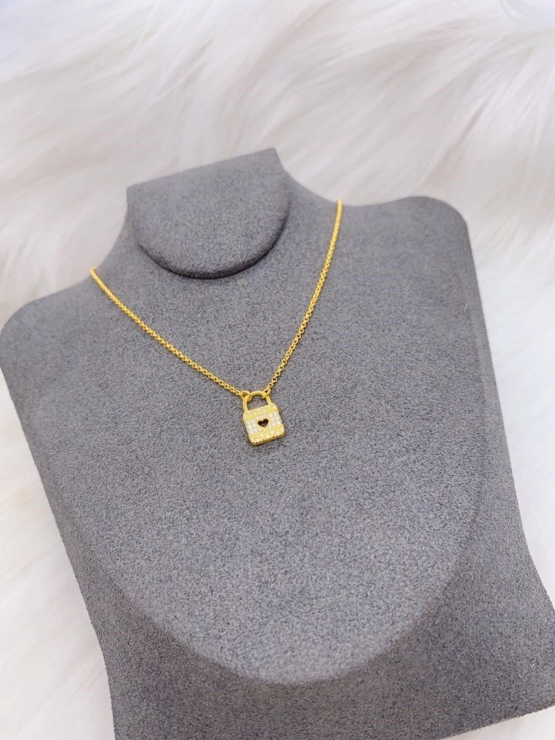 Bargain Apm Necklaces
