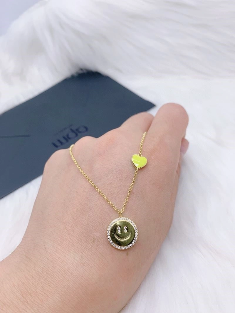 Discounted Apm Necklaces