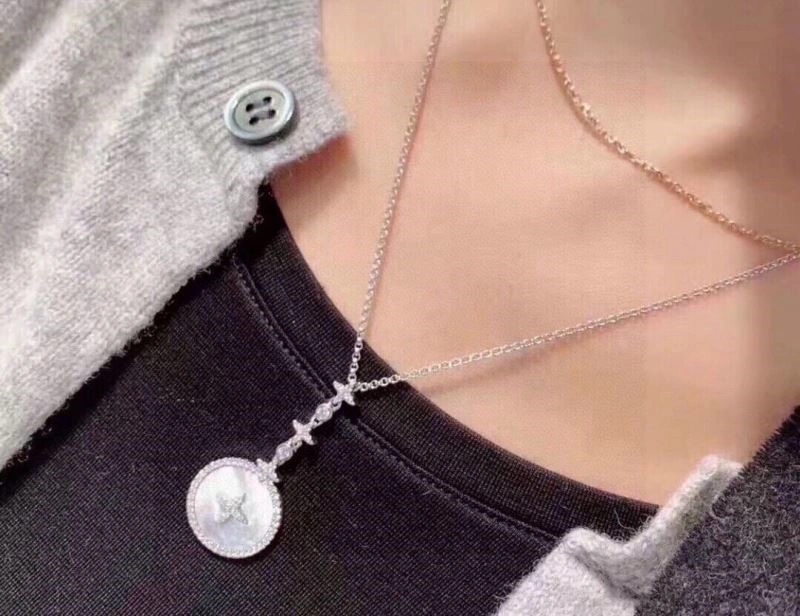 Precise copy Apm Necklaces