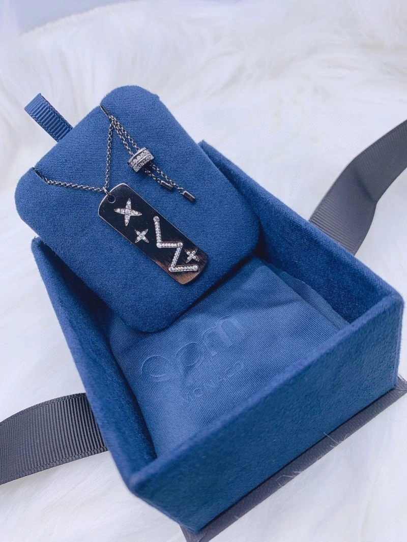 Bargain Apm Necklaces