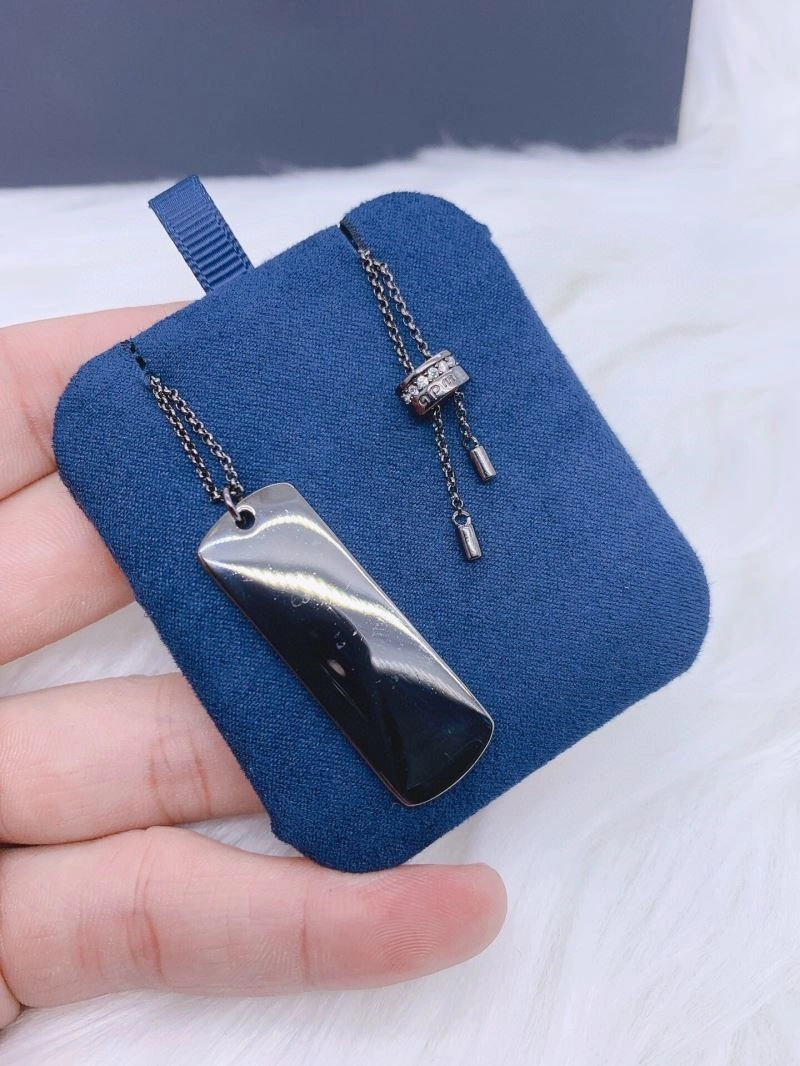Bargain Apm Necklaces