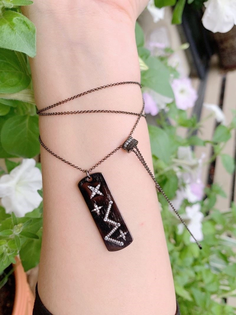 Bargain Apm Necklaces