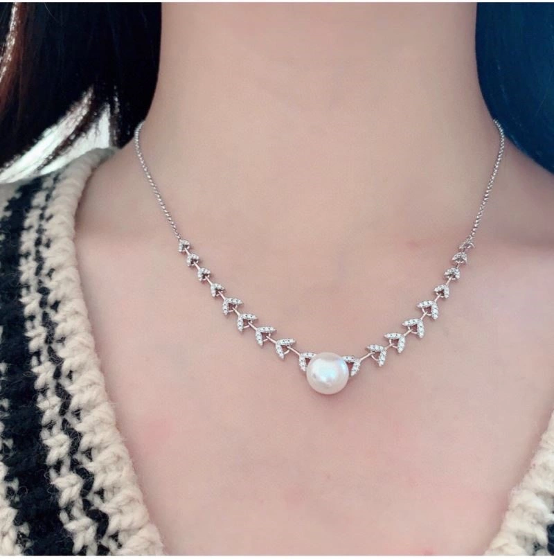 Affordable Apm Necklaces