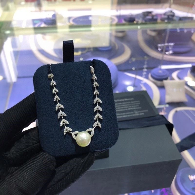 Affordable Apm Necklaces