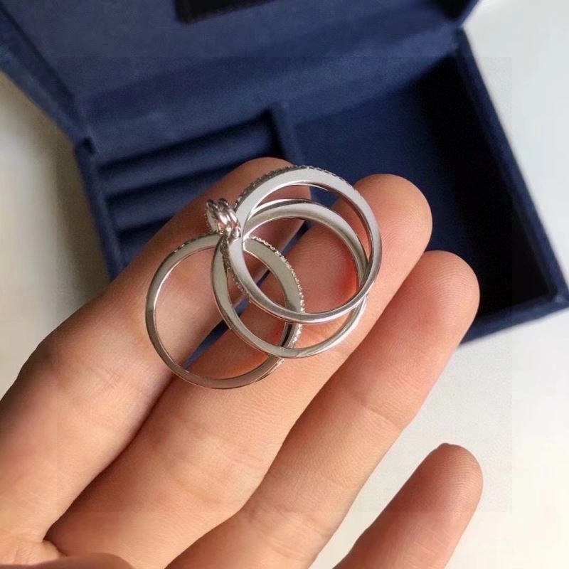 Indistinguishable Apm Rings