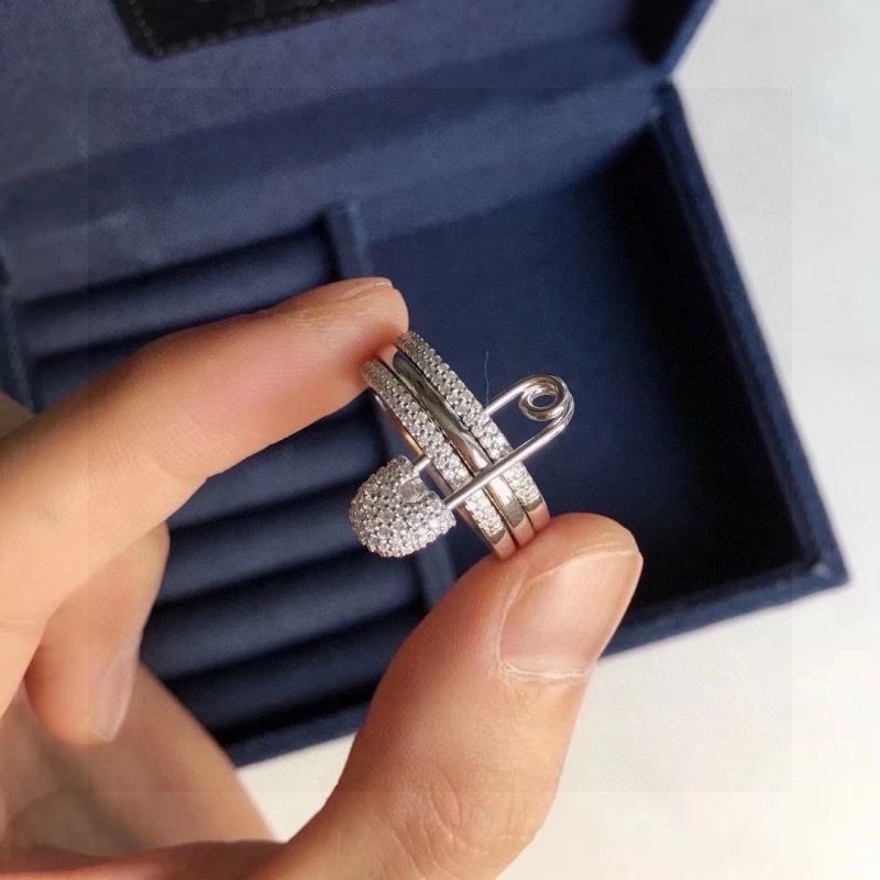 Indistinguishable Apm Rings