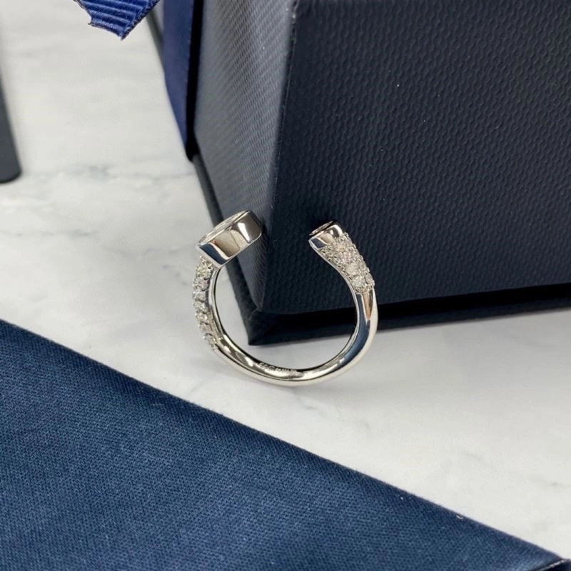 Indistinguishable Apm Rings