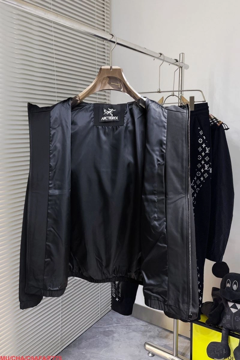 Accurate model Arcteryx Outwear