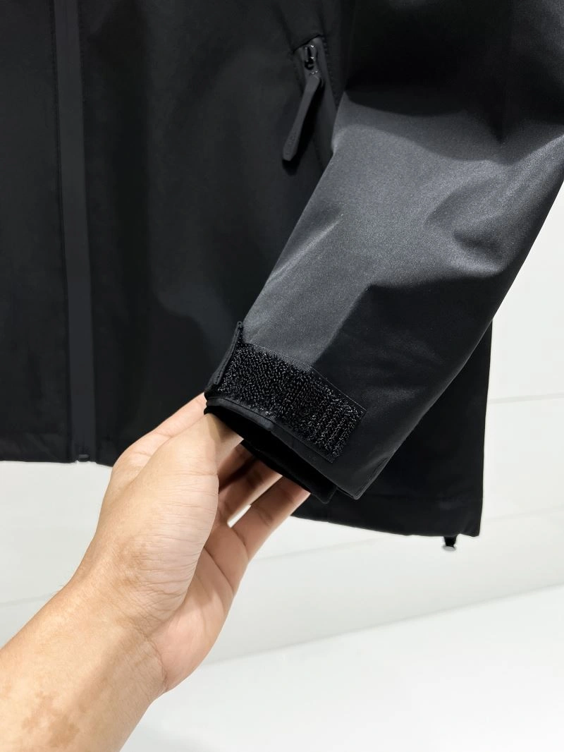 Brand-authenticated Arcteryx Outwear