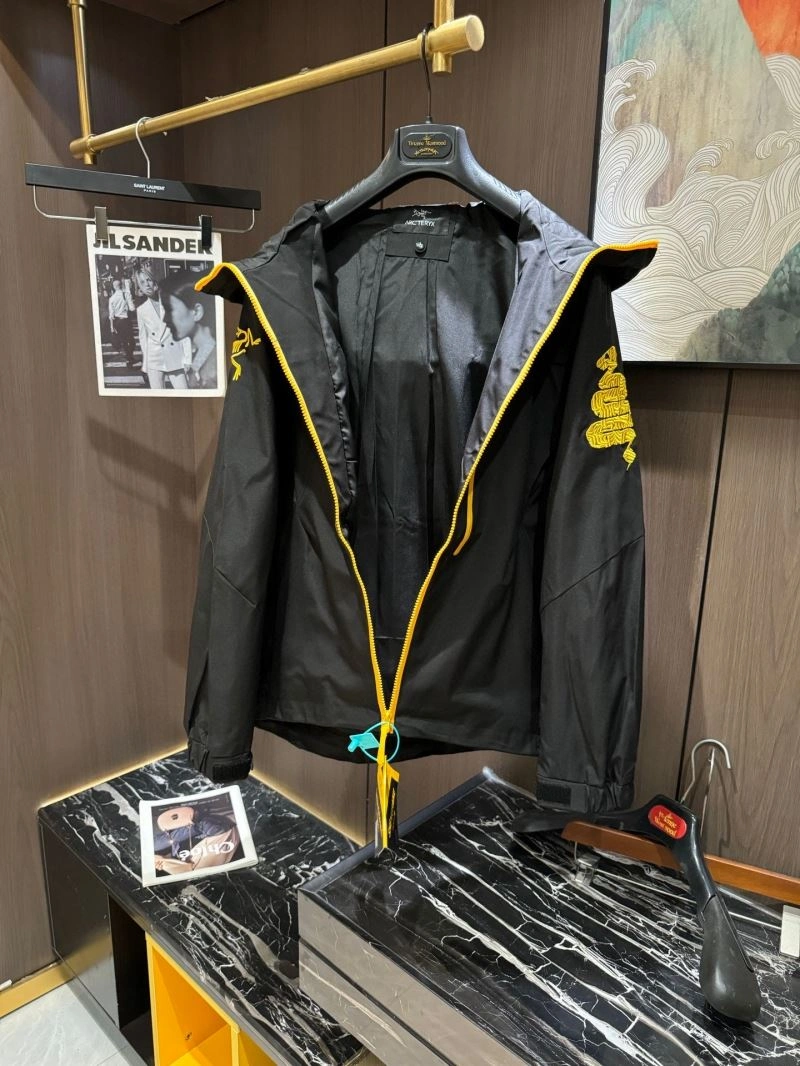 Accurate model Arcteryx Outwear