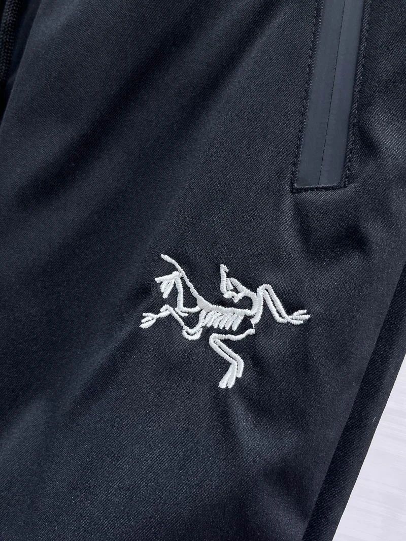 Brand-authenticated Arcteryx Short Pants