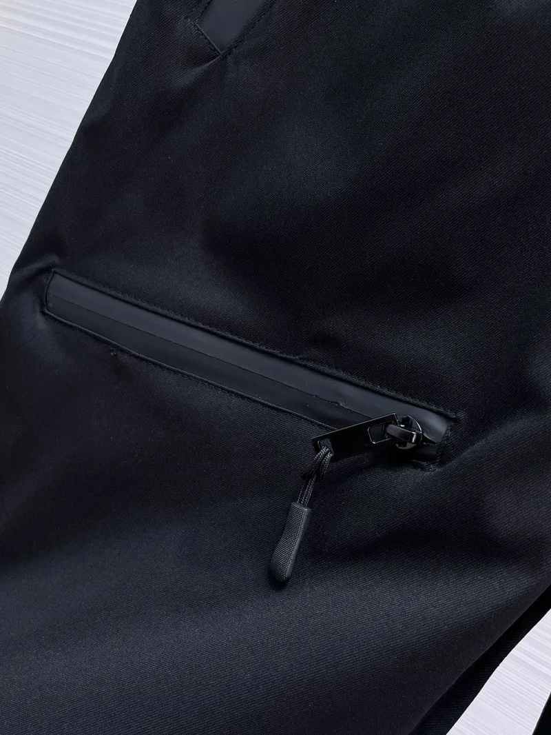 Brand-authenticated Arcteryx Short Pants