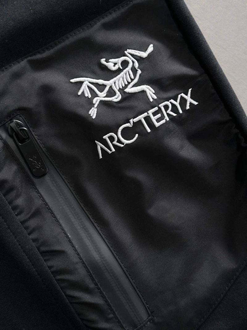 Brand-authenticated Arcteryx Short Pants