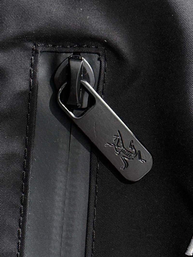 Brand-authenticated Arcteryx Short Pants