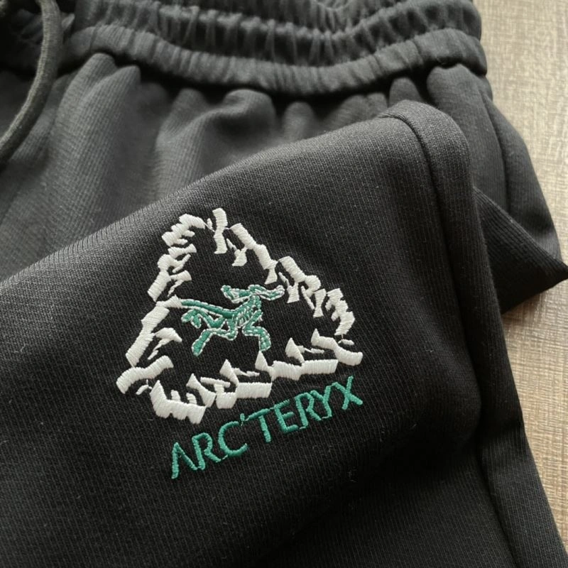Brand-authenticated Arcteryx Short Pants