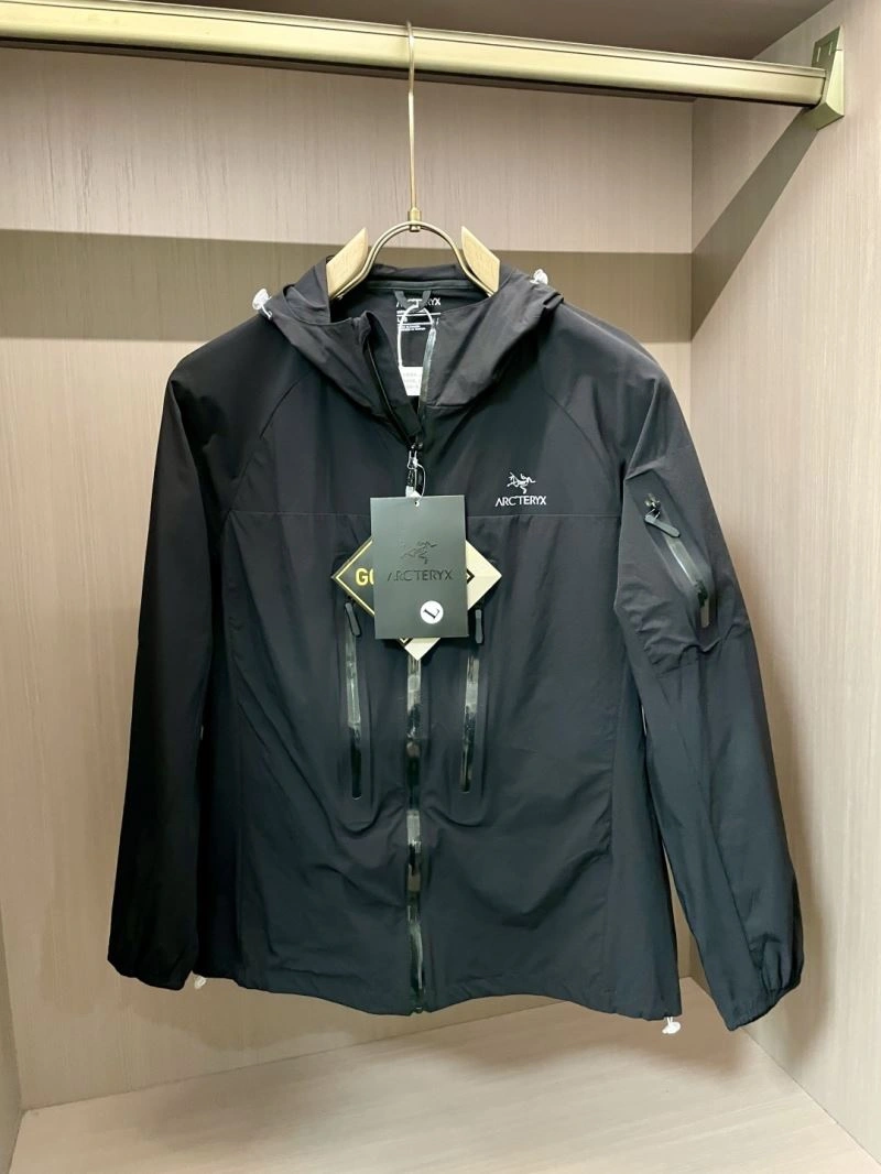 Accurate model Arcteryx Sunscreen Jacket