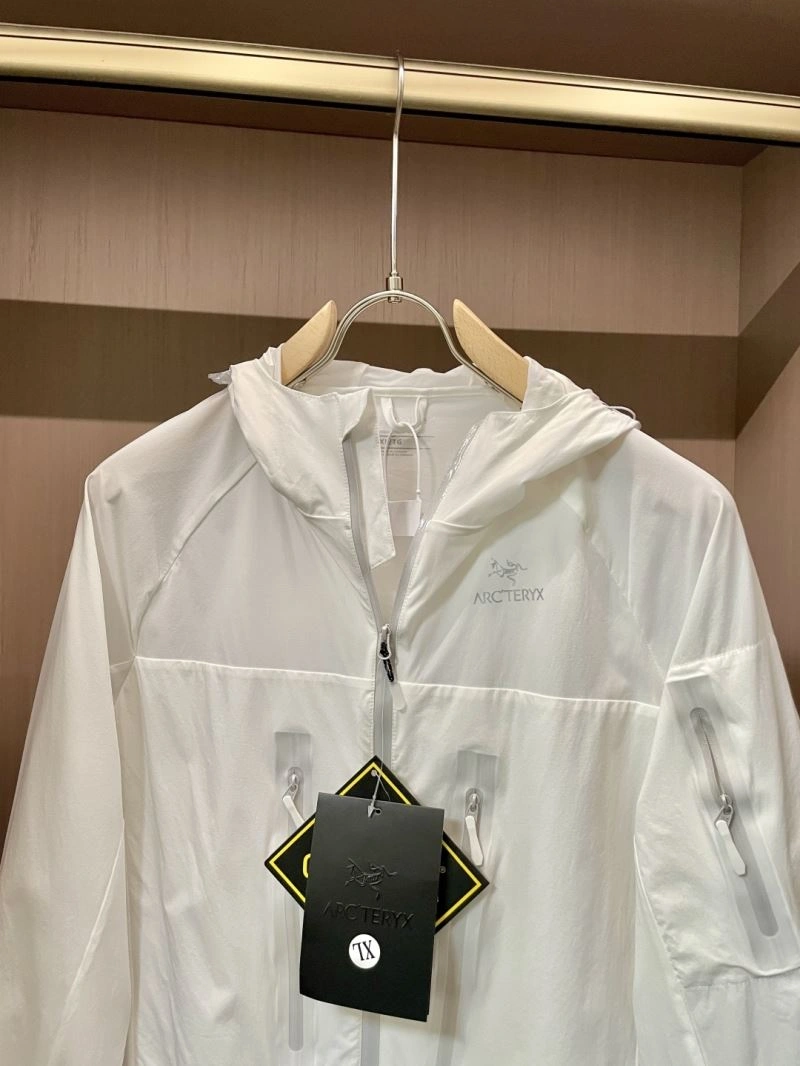 Accurate model Arcteryx Sunscreen Jacket