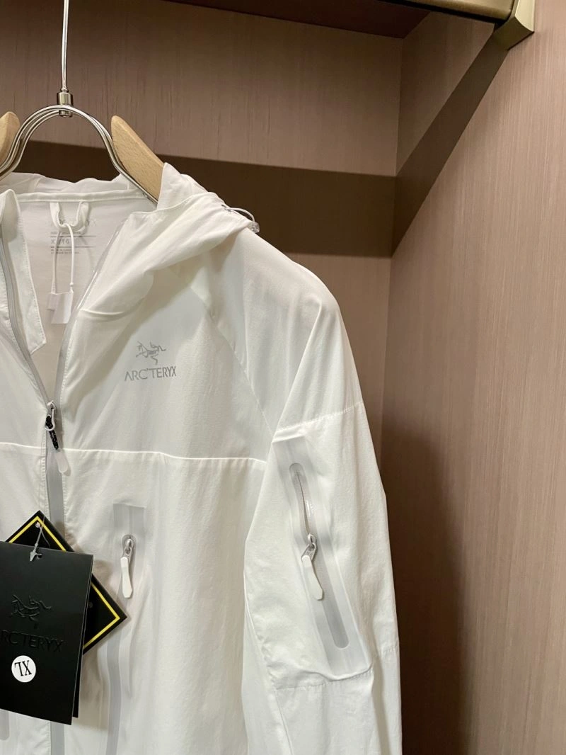 Accurate model Arcteryx Sunscreen Jacket
