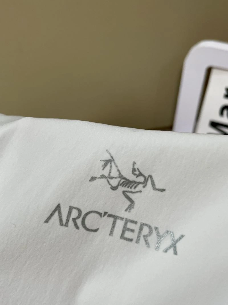 Accurate model Arcteryx Sunscreen Jacket