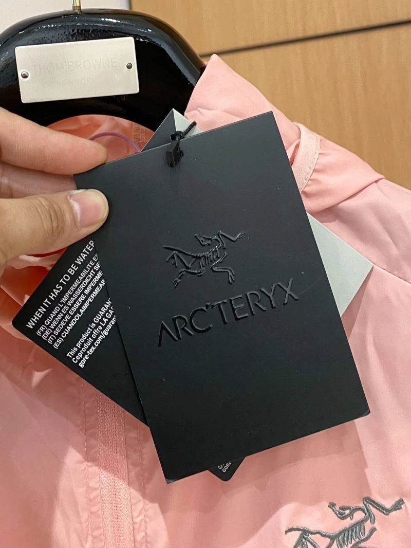Accurate model Arcteryx Sunscreen Jacket