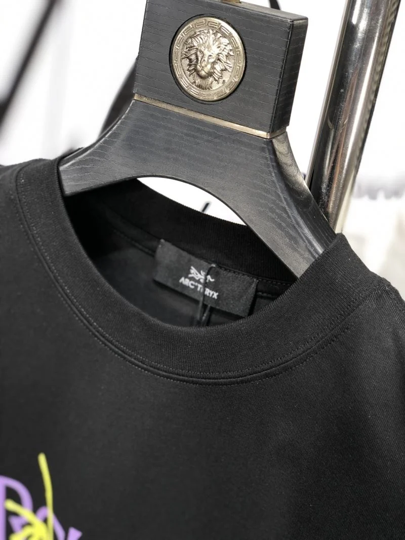 Top mirror Arcteryx T-Shirts