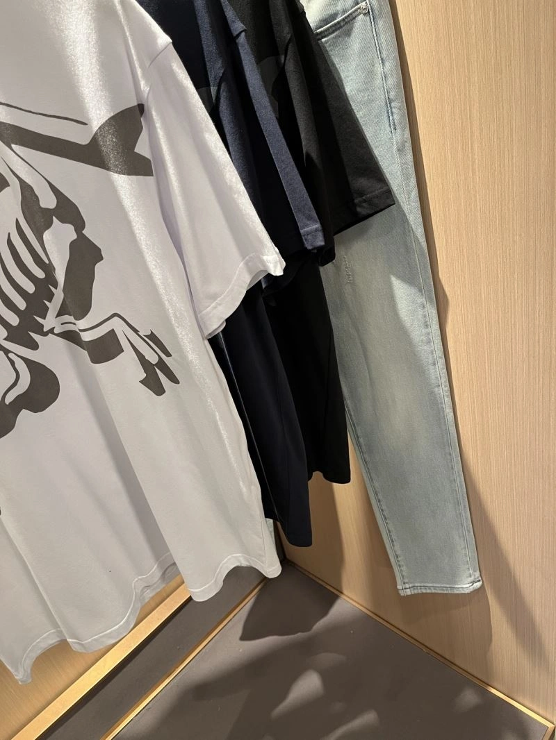 Accurate model Arcteryx T-Shirts