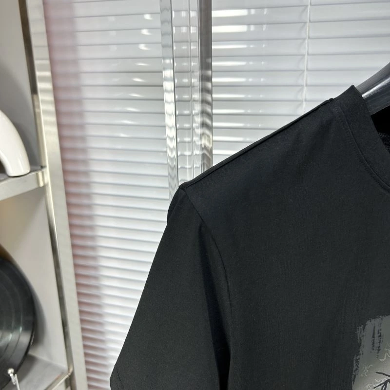 Brand-authenticated Arcteryx T-Shirts