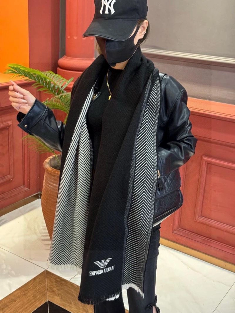 Low-cost Armani Scarf