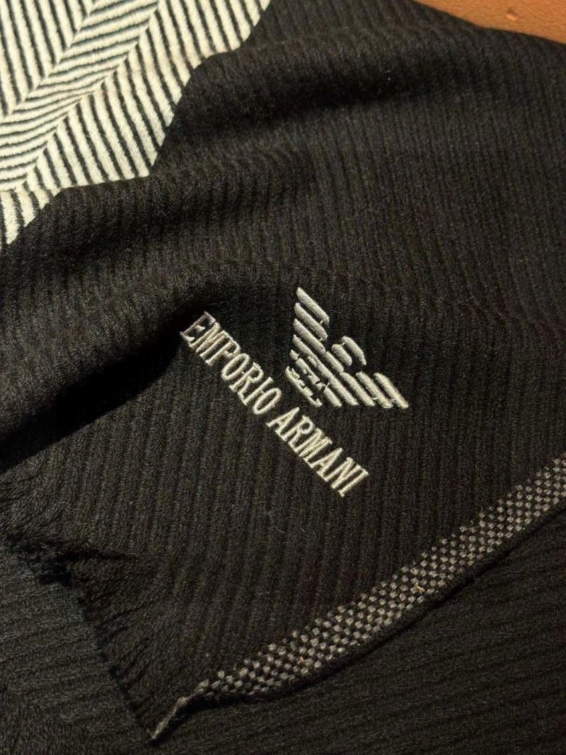 Low-cost Armani Scarf
