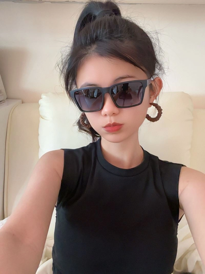 Accurate model Armani Sunglasses