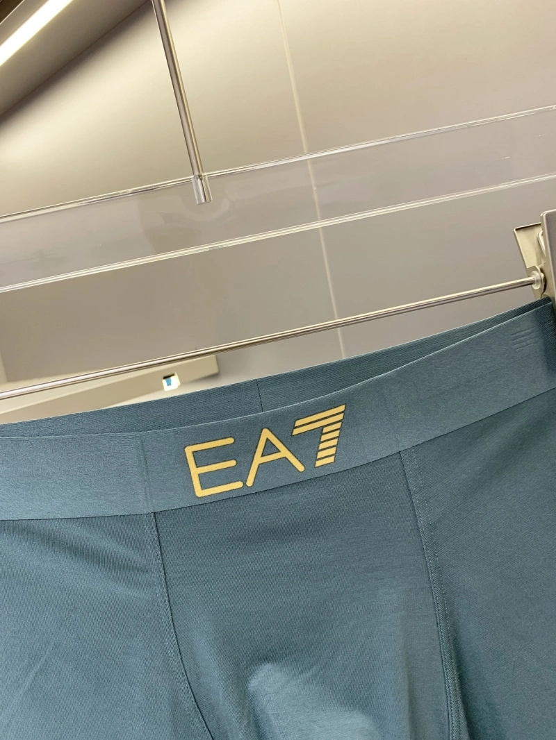 Top match Armani Underwear