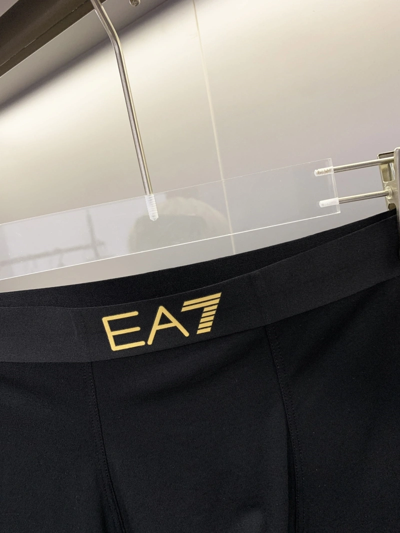 Top match Armani Underwear