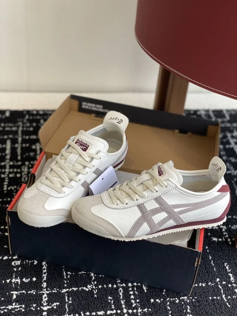 Accurate model Asics Shoes