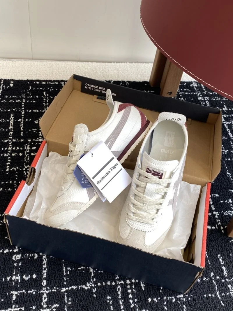 Accurate model Asics Shoes