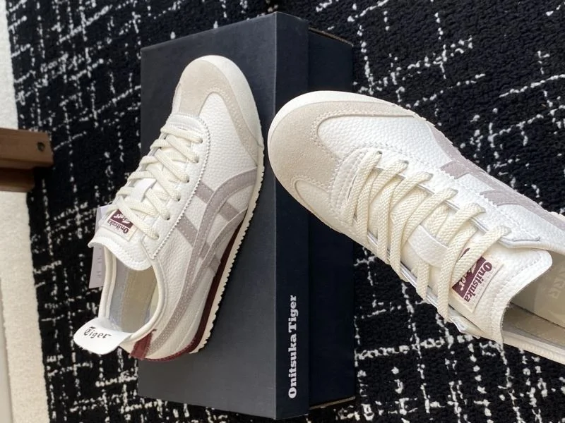 Accurate model Asics Shoes
