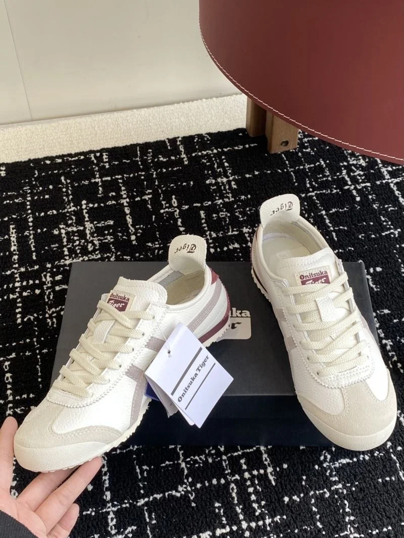 Accurate model Asics Shoes