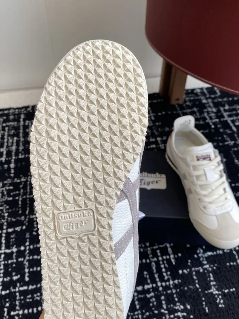 Accurate model Asics Shoes