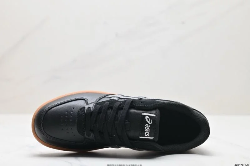 Accurate model Asics Shoes
