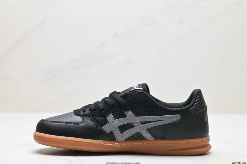 Accurate model Asics Shoes
