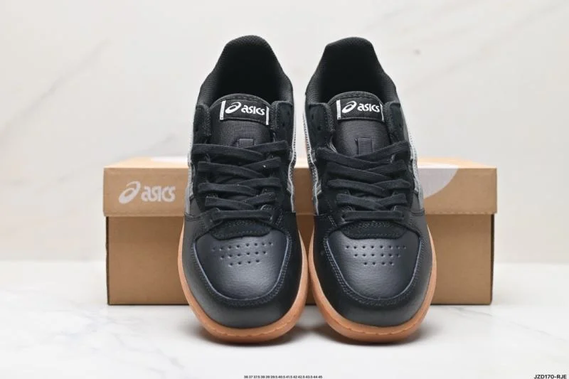 Accurate model Asics Shoes