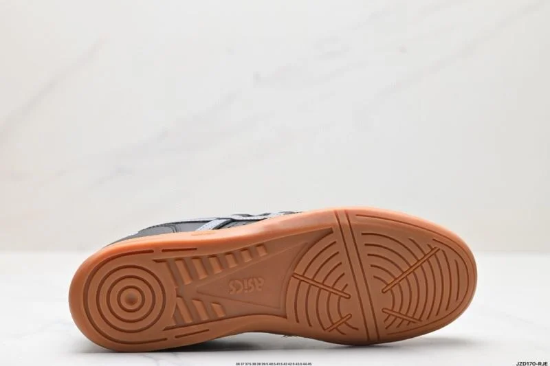 Accurate model Asics Shoes