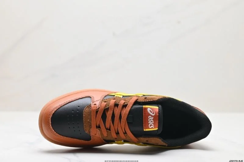 Indistinguishable Asics Shoes
